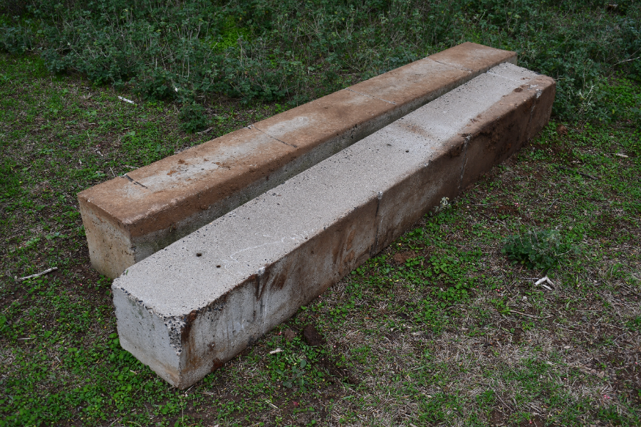 Lot 83 - 2x concrete strainer posts | AuctionsPlus