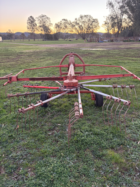Lot 281 - Kuhn Single Rotor Rake | AuctionsPlus