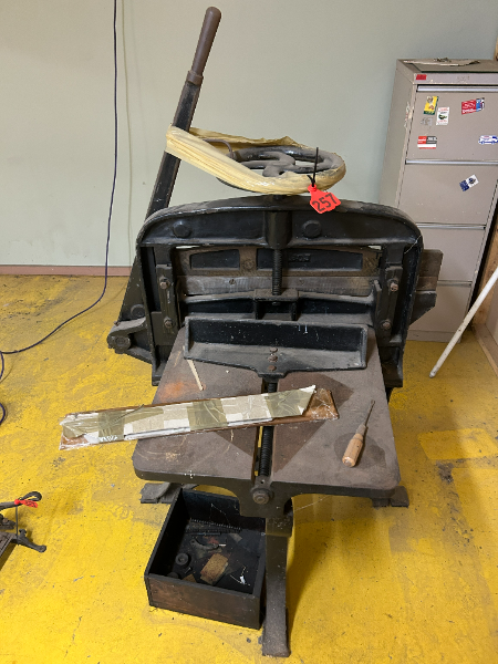 Lot 257 - Cast Iron cutter Antique | AuctionsPlus