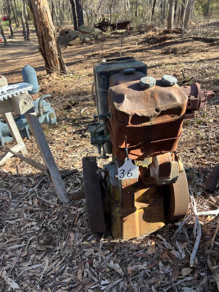 Lot 36 - Baltic Simplex Stationary Engine | AuctionsPlus