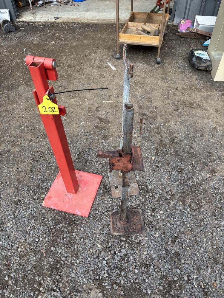 Lot 202 - Mechanical Stands & Jack | AuctionsPlus