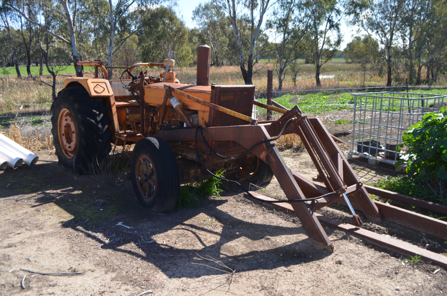 Lot 16 - Chamberlain Tractor with Front End Loader | AuctionsPlus