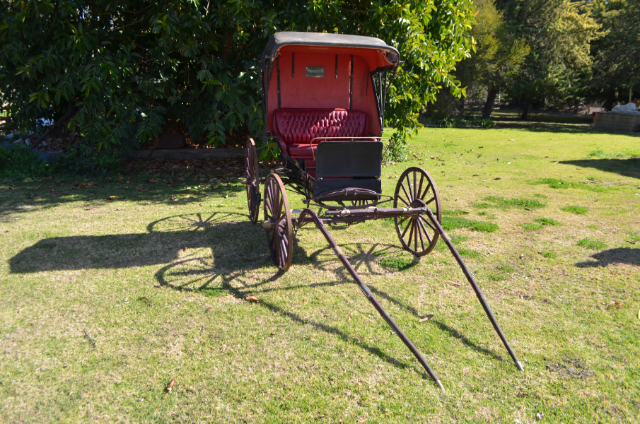 Lot 44 - Horse Carriage/Sulky | AuctionsPlus