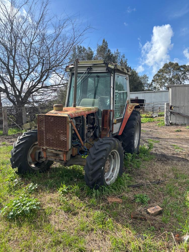 Massey Ferguson 3050 Tractor w/ front bucket | AuctionsPlus