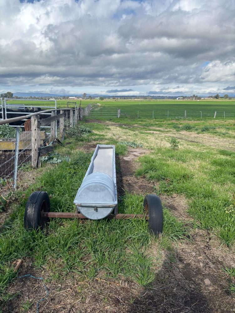 Lot 39 - Mobile water trough | AuctionsPlus