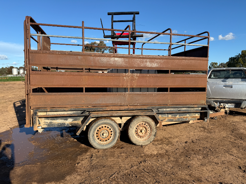 Lot 12 - Tandem Trailer with Stock Crate | AuctionsPlus