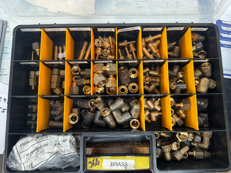 LOT 366 - Assorted Brass Fittings | AuctionsPlus