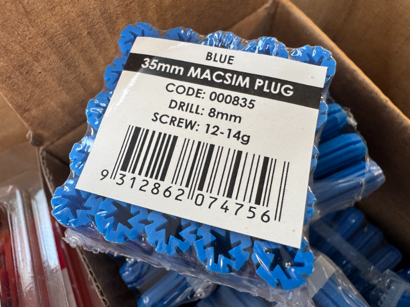 LOT 370 - Macsim Wall Plugs | AuctionsPlus