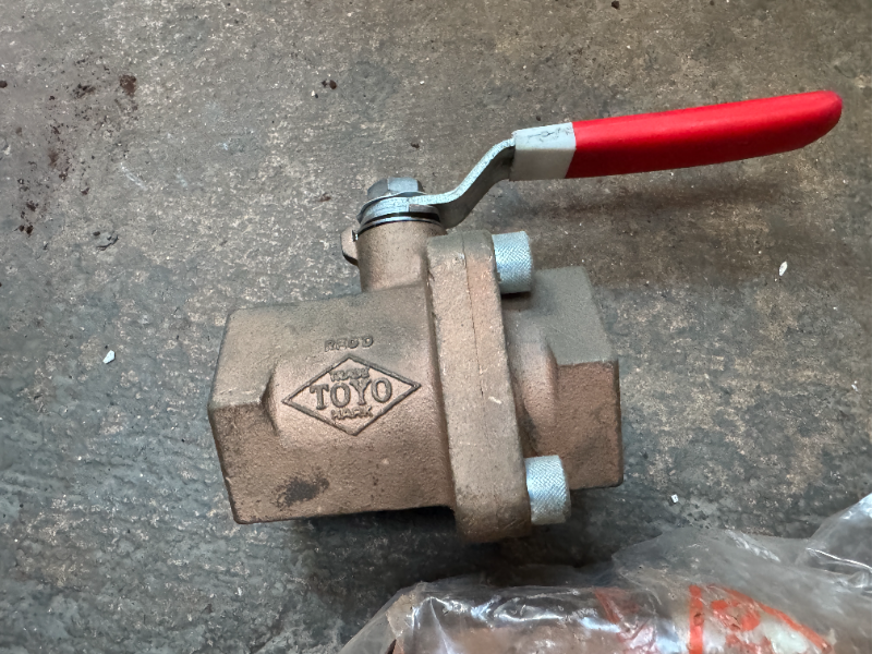 LOT 392 - Ball Valves, Tap Valve & Copper Pipe Sizer | AuctionsPlus