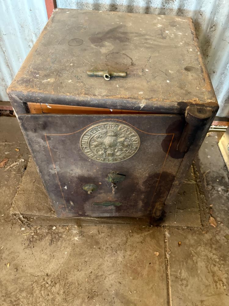 Lot 157 - MILNERS SAFE | AuctionsPlus