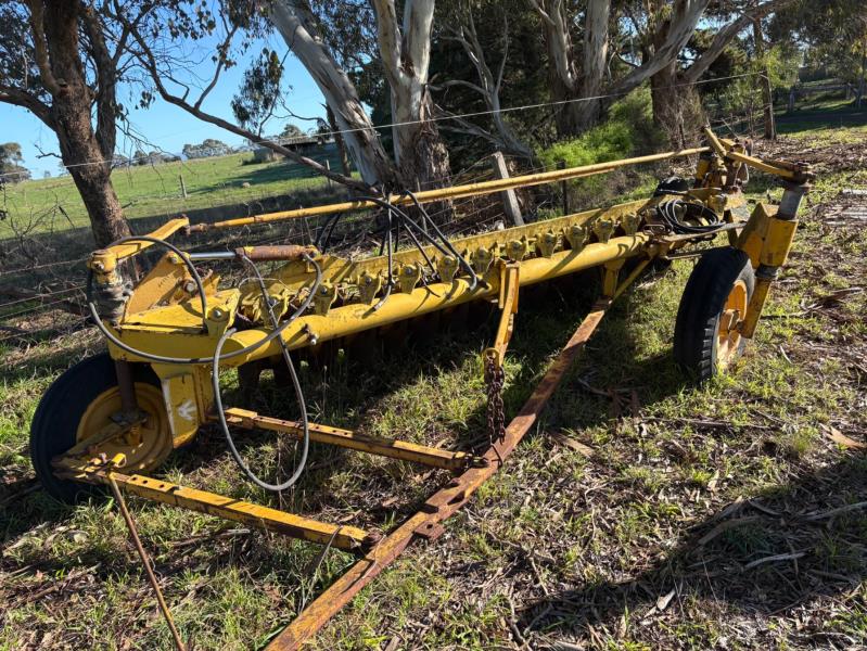 Lot 38 - CHAMBERLAIN 1 WAY DISC PLOUGH | AuctionsPlus