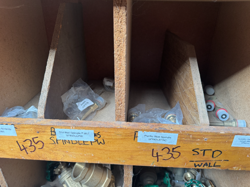 LOT 435 - Assorted Brass Spindles | AuctionsPlus