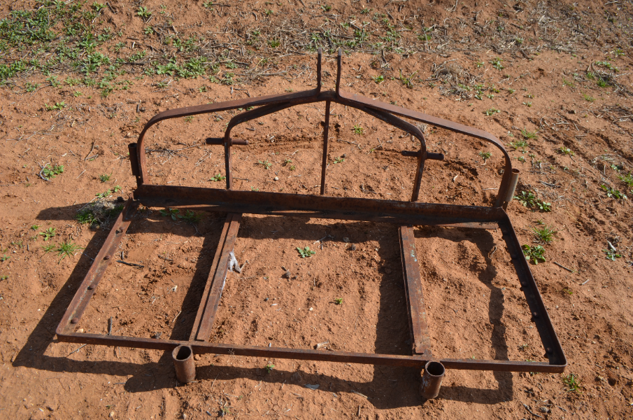 Lot 44 - 3PL Carry-All Frame | AuctionsPlus