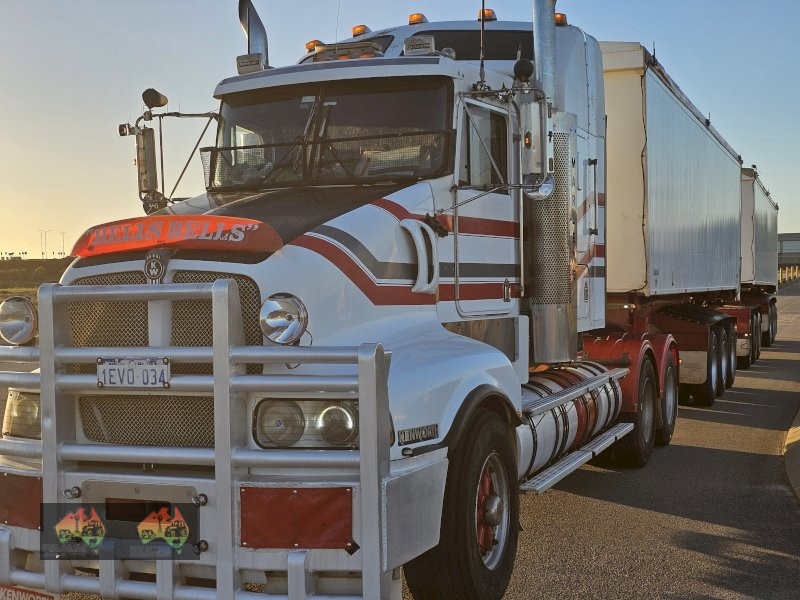 Lot 46 - (9014) 2002 T604 Prime Mover | AuctionsPlus