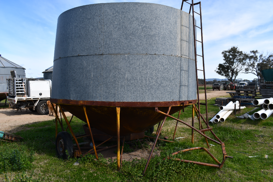 Lot 168 - Open top field silo | AuctionsPlus