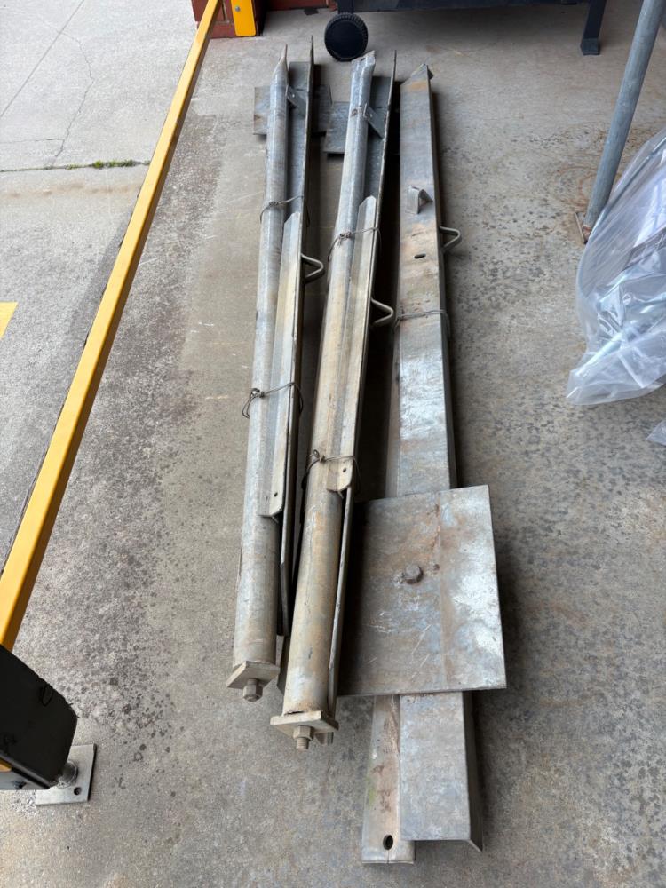 Lot 164 - STEEL STAY ASSEMBLY | AuctionsPlus