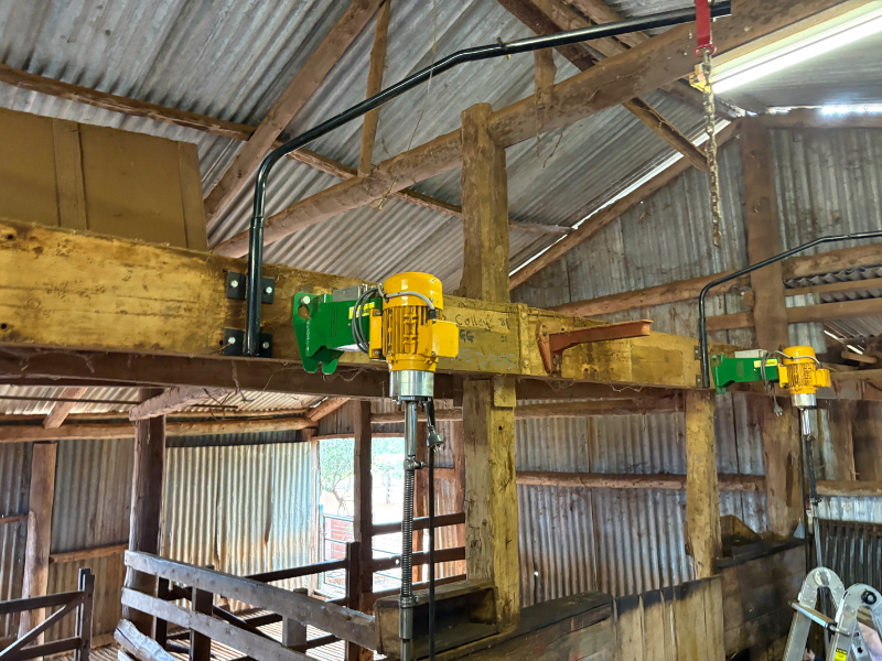 Lot 52B - Tallibuster Electric Overhead Shearing unit + sling bracket ...