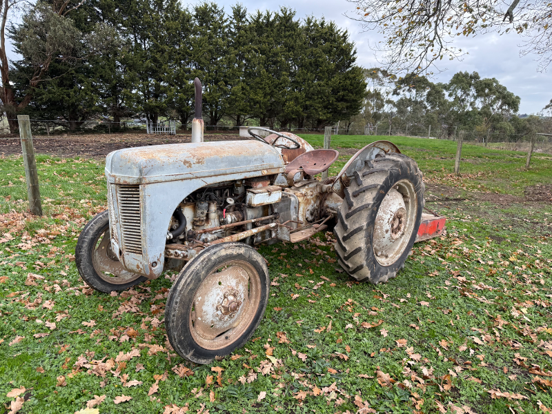 Lot 109 - TEA20 Grey Fergie | AuctionsPlus