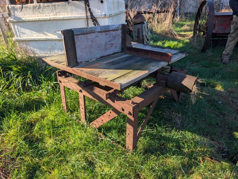 Lot 55 - Docking Saw - Belt Driven | AuctionsPlus