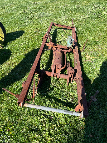Lot 37 - Tipping Frame | AuctionsPlus