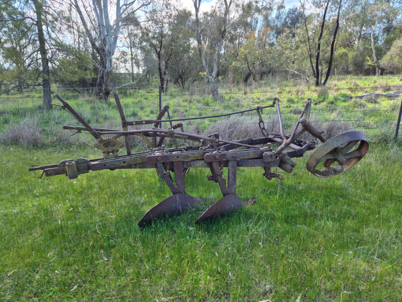 Lot 194 - Antique Mould Board Plough | AuctionsPlus