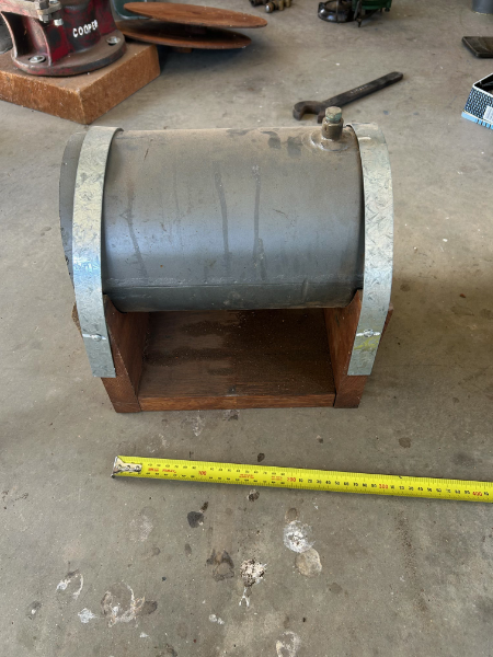 Lot 29 - Tank on wooden frame, 300mm long. | AuctionsPlus
