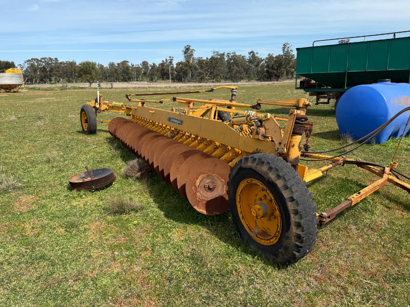 Lot 109 - Chamberlain 24-disc one way plow | AuctionsPlus