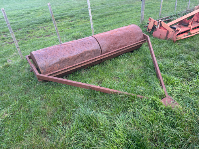 Lot 14 - Paddock roller | AuctionsPlus