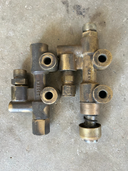 Lot 34 - Brass valves 2 | AuctionsPlus