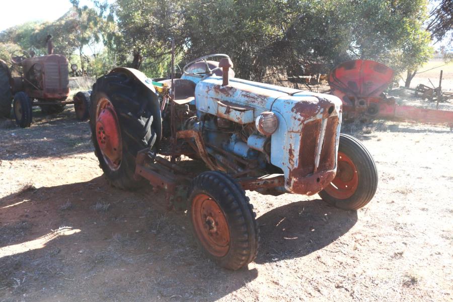 Lot 42 - Ford Dexter diesel tractor | AuctionsPlus