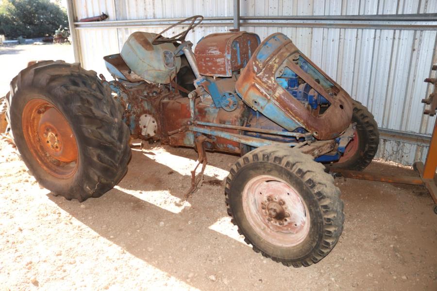 Lot 43 - Super Dexter complete to reassemble | AuctionsPlus