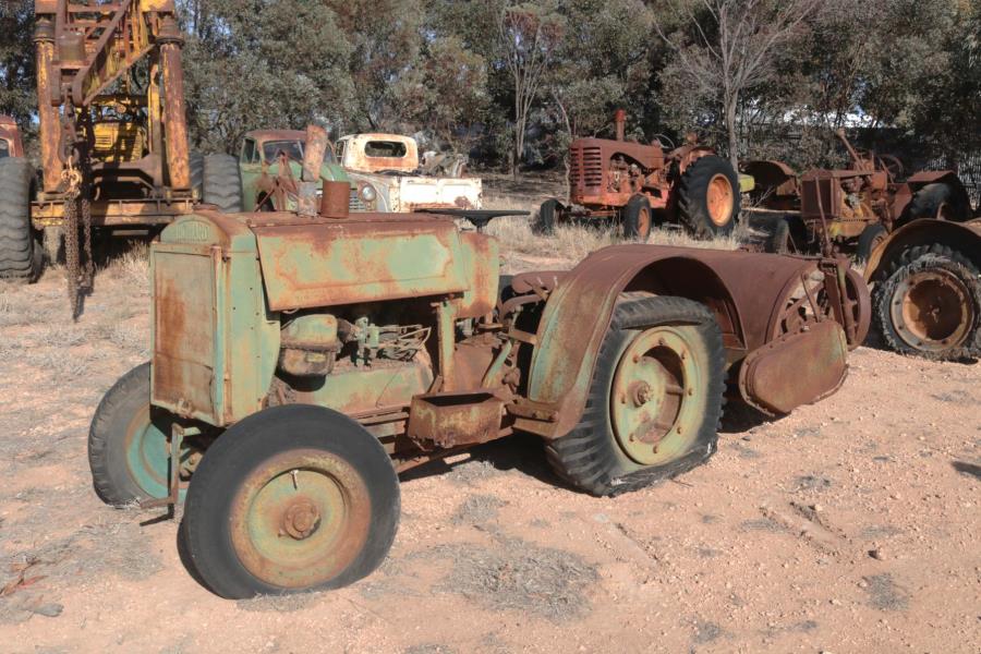 Lot 53 - Howard DH-22 tractor with Howard rotary hoe | AuctionsPlus