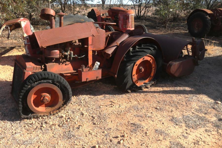 Lot 54 - Howard DH-22 tractor | AuctionsPlus