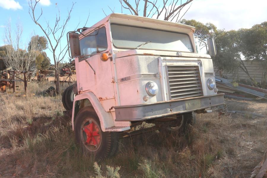 Lot 74 - International 1800 prime mover cab | AuctionsPlus
