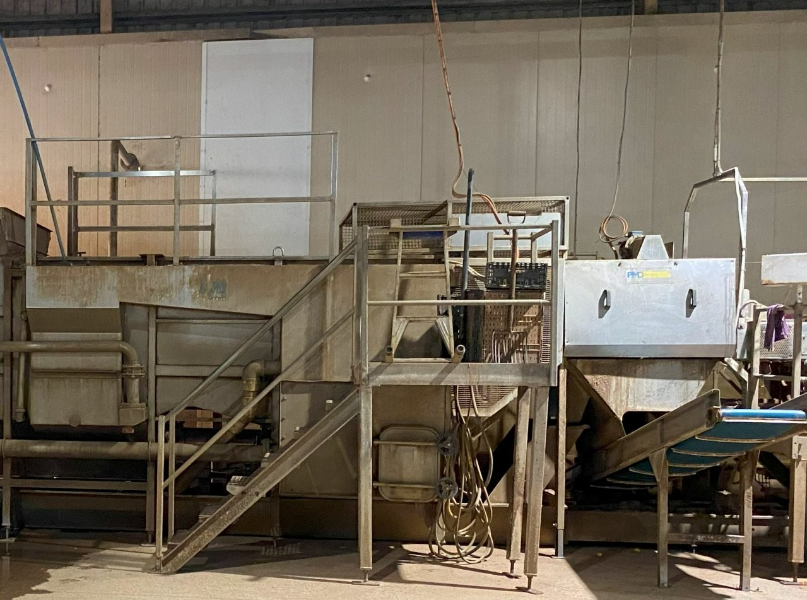 Lot 4 - Wash hopper and destoner/debris remover | AuctionsPlus