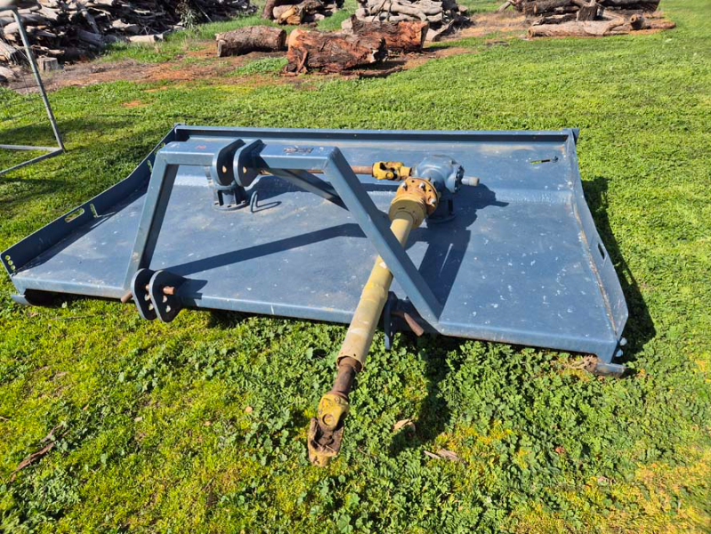 Lot 10 - Chris Grow 8ft x 5ft Slasher | AuctionsPlus