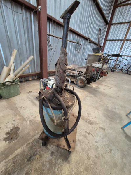 Lot 81 - Grease Gun | AuctionsPlus