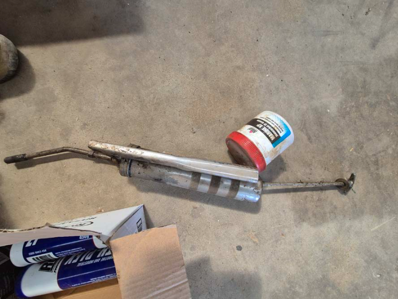 Lot 94 - Grease Gun & Grease | AuctionsPlus