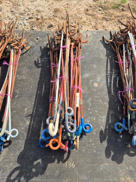 Lot 136 - 30 x Pig Tail Posts | AuctionsPlus