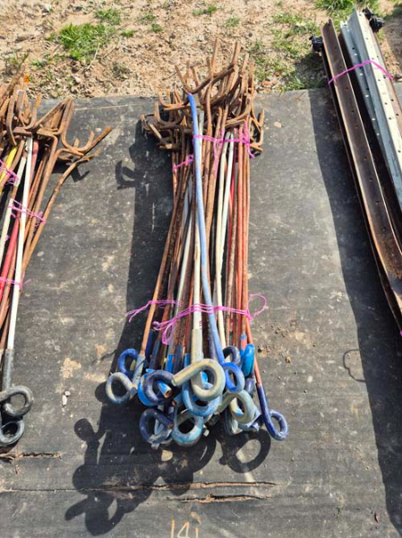 Lot 141 - 30 x Pig Tail Posts | AuctionsPlus