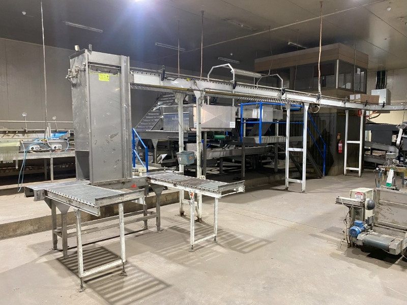 Lot 28 - Overhead roller box conveyor and drop chutes x 3 | AuctionsPlus