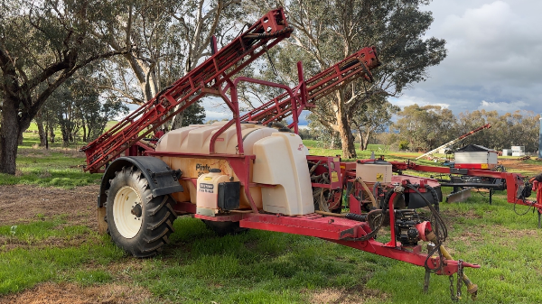 Lot 9 - Pinto 3000L Croplands Spray Unit | AuctionsPlus