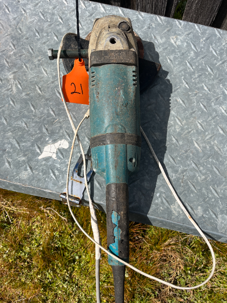 Lot 21 - 9 inch angle grinder with damage cord but still works buyer ...