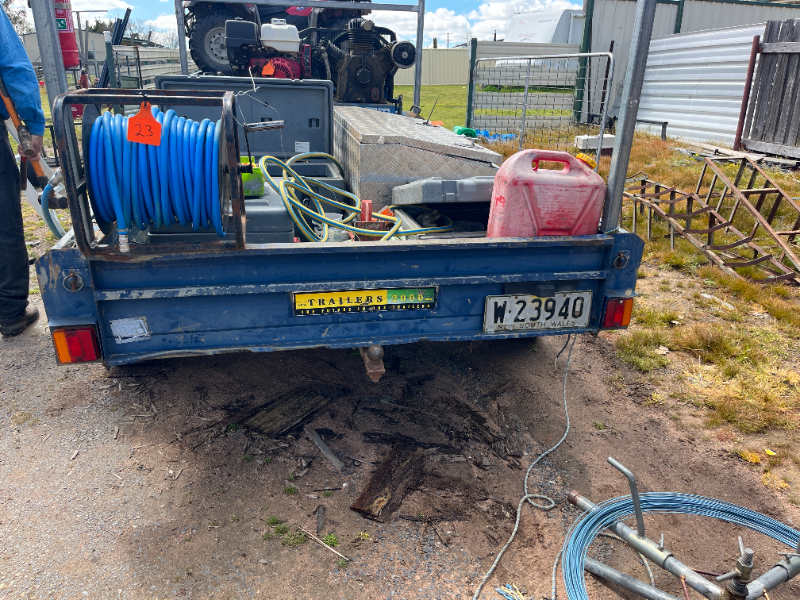 Lot 25 - 9 x 5 bogey axle box trailer | AuctionsPlus