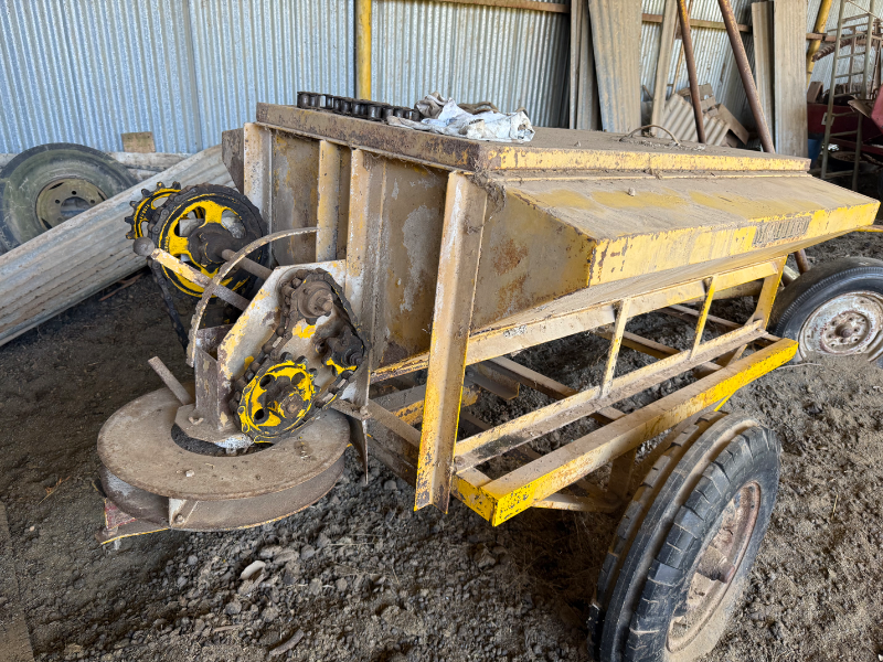 Lot 61 - Mobilco Fertiliser Spreader | AuctionsPlus