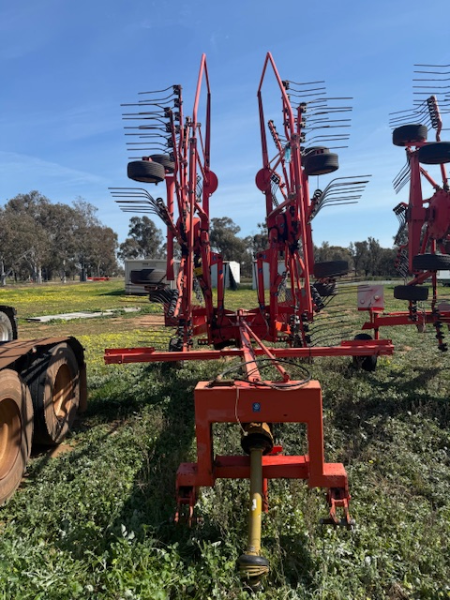 Lot 6 - KUHN GA7301 TRAILING TWIN ROTOR HAY RAKE | AuctionsPlus