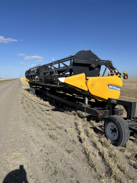 Lot 10 - New Holland 40ft Flex Draper Front | AuctionsPlus