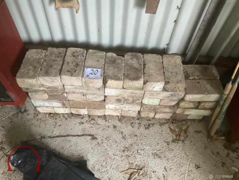 Lot 20 - Qty White Bricks | AuctionsPlus