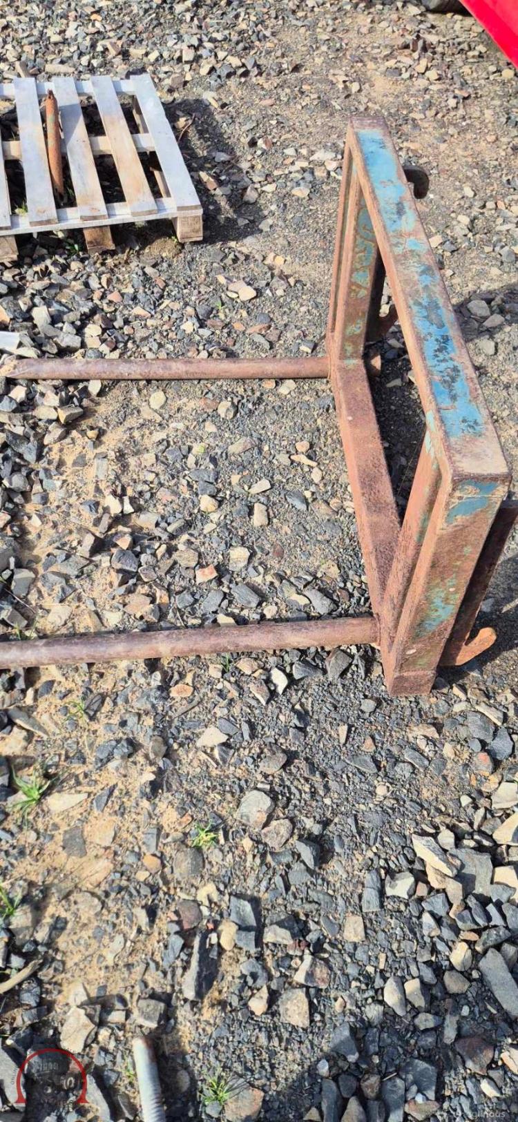 Lot 44 - Hay Forks/Log Fork | AuctionsPlus
