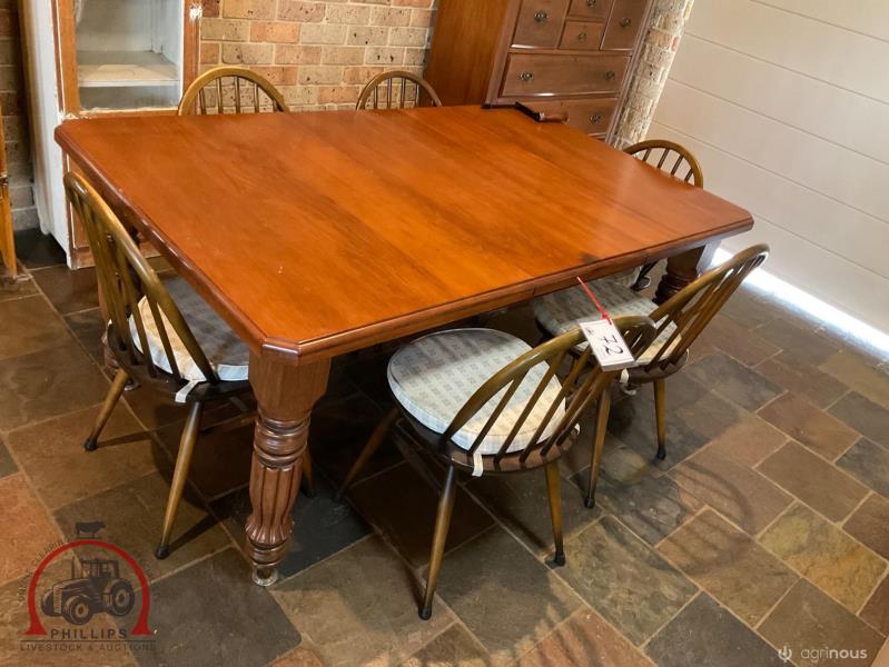 Lot 72 - Antique Wooden Extension table | AuctionsPlus